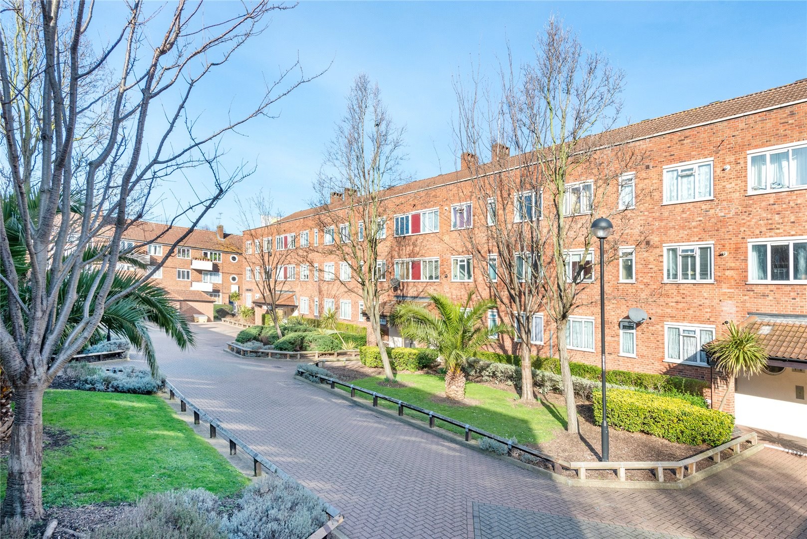 4 Bedroom Property For Sale In Dora House Henry Dickens Court London W11 Ref Lad162347 £
