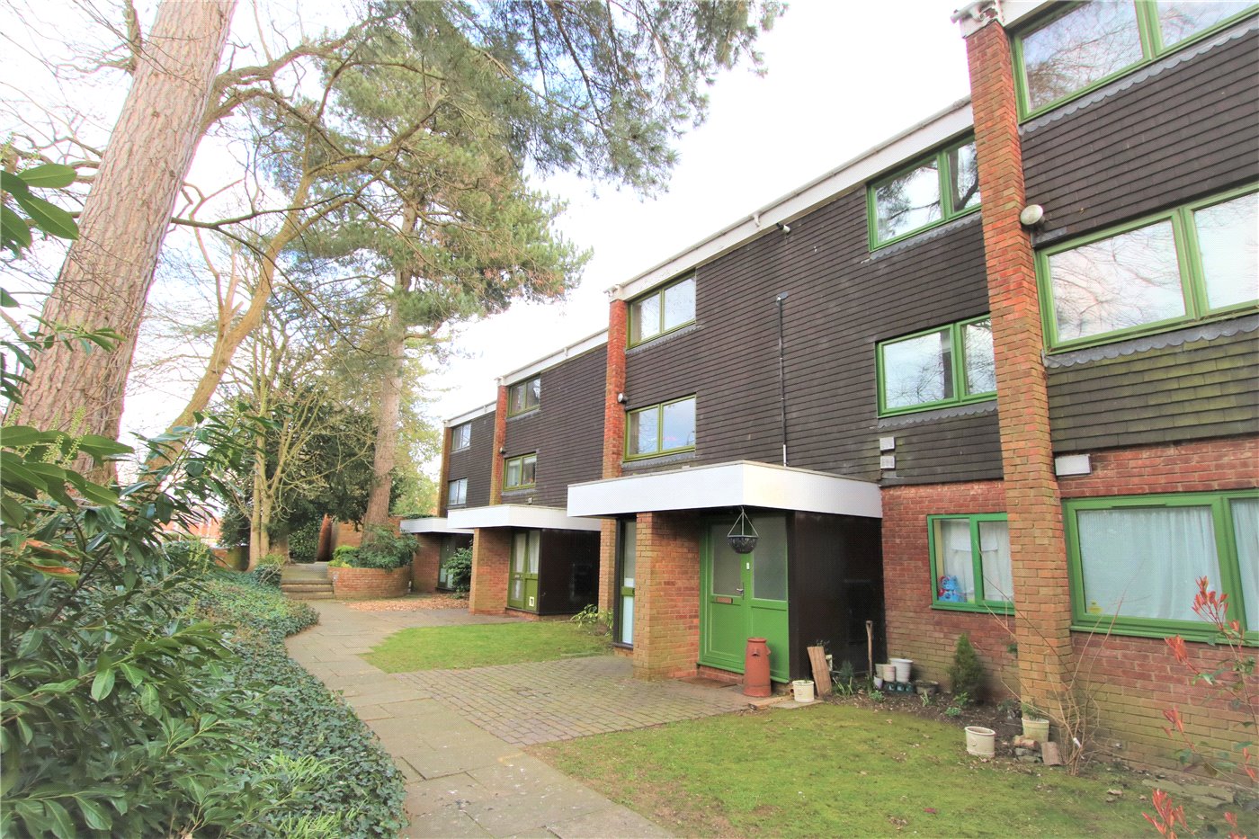 2 Bedroom Property For Sale In West Fryerne Parkside Road Reading