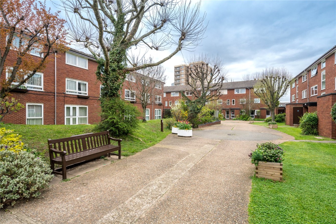 2 bedroom property for sale in Regent Square, London, E3 (Ref BOW190105 ...