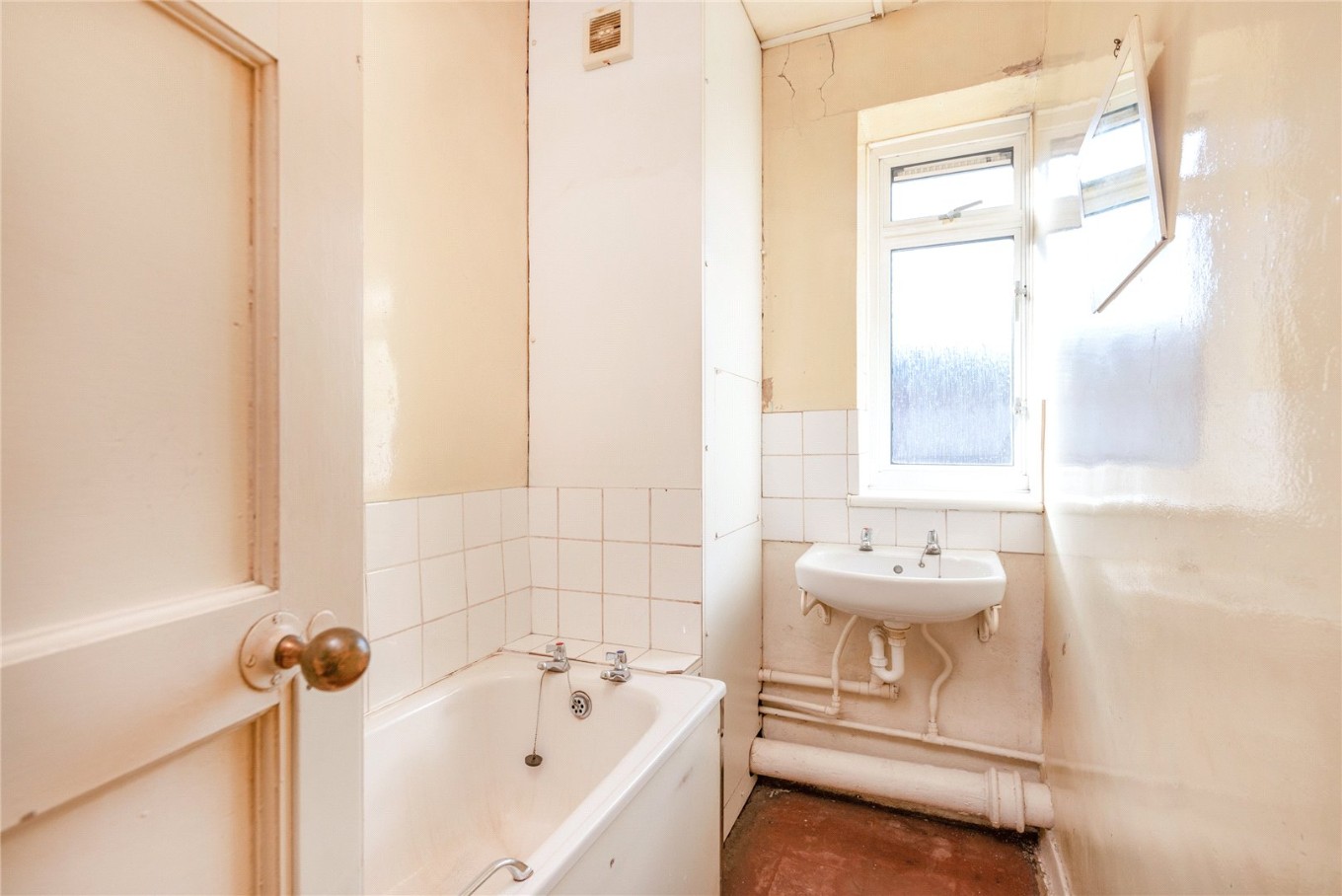 4 Bedroom Property For Sale In Dora House Henry Dickens Court London W11 Ref Lad162347 £
