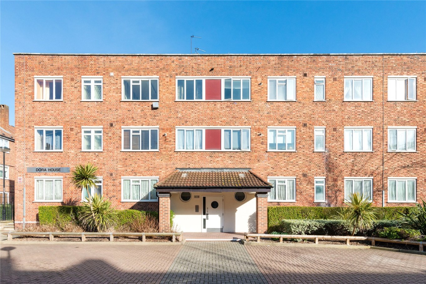 4 Bedroom Property For Sale In Dora House Henry Dickens Court London W11 Ref Lad162347 £